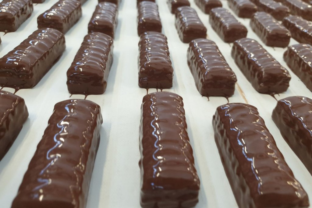 Whats The Difference Between Left And Right Twix? | ContrastHub