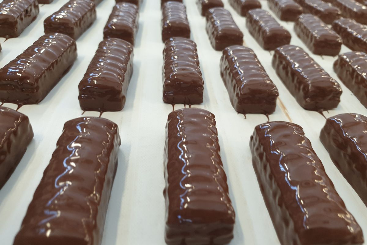 Whats The Difference Between Left And Right Twix? | ContrastHub