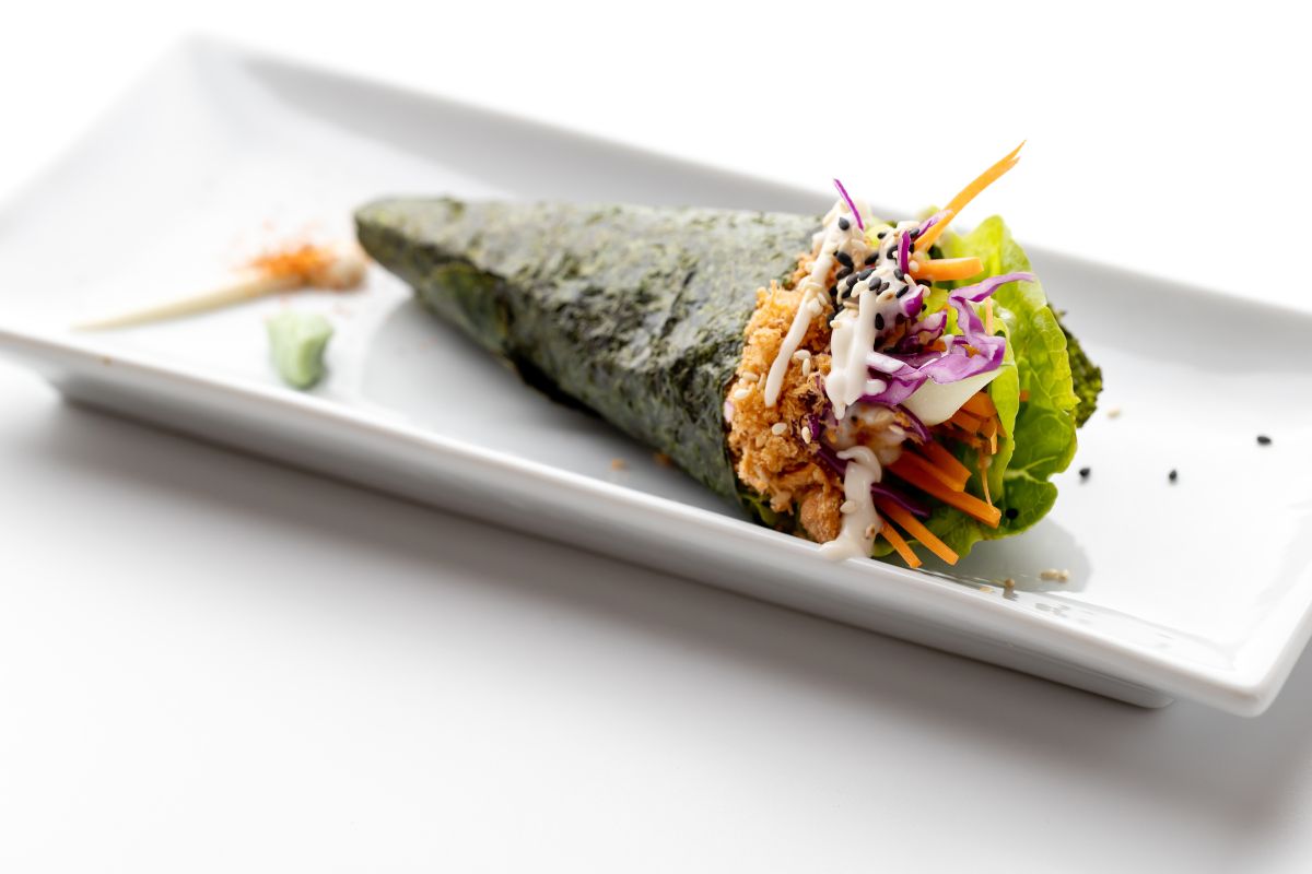Difference Between Roll And Hand Roll | ContrastHub
